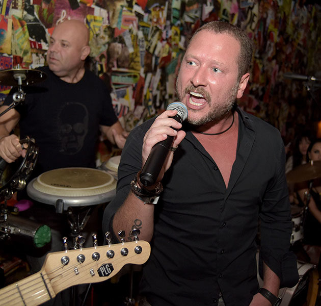 Cantor Zepa é atração em festa da Harper's Bazaar - Site RG – Moda ...