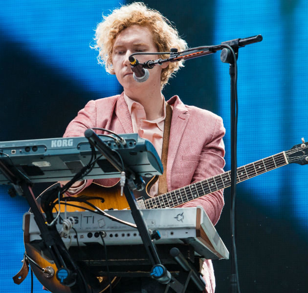 "É arrogante parar de ouvir uma banda porque faz sucesso", diz Hugh ...