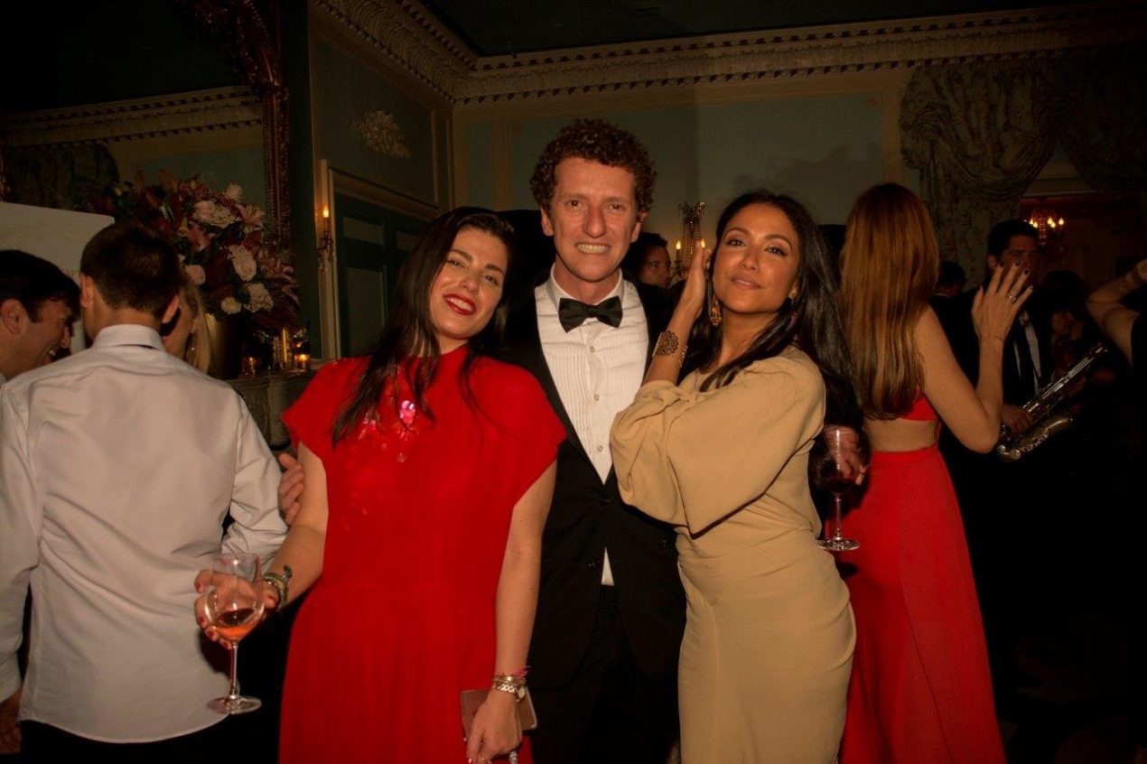 Claudia Ribeiro e Garrick Bernstein armam casamento em NY para poucos e ...