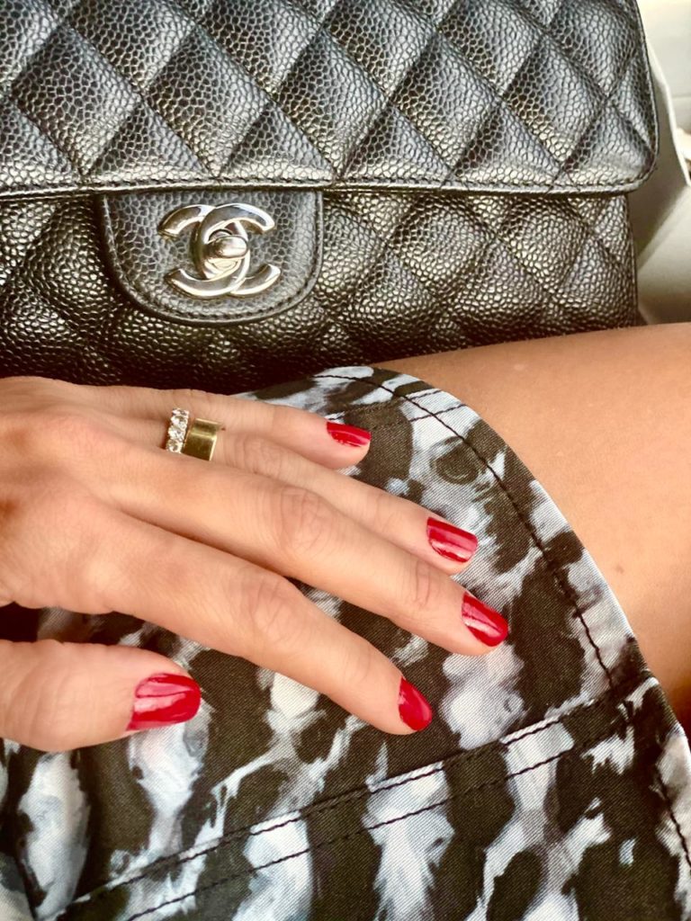 Influencer Andrea Beltran compartilha suas apostas de esmalte para o verão 2021 - Site RG – Moda ...