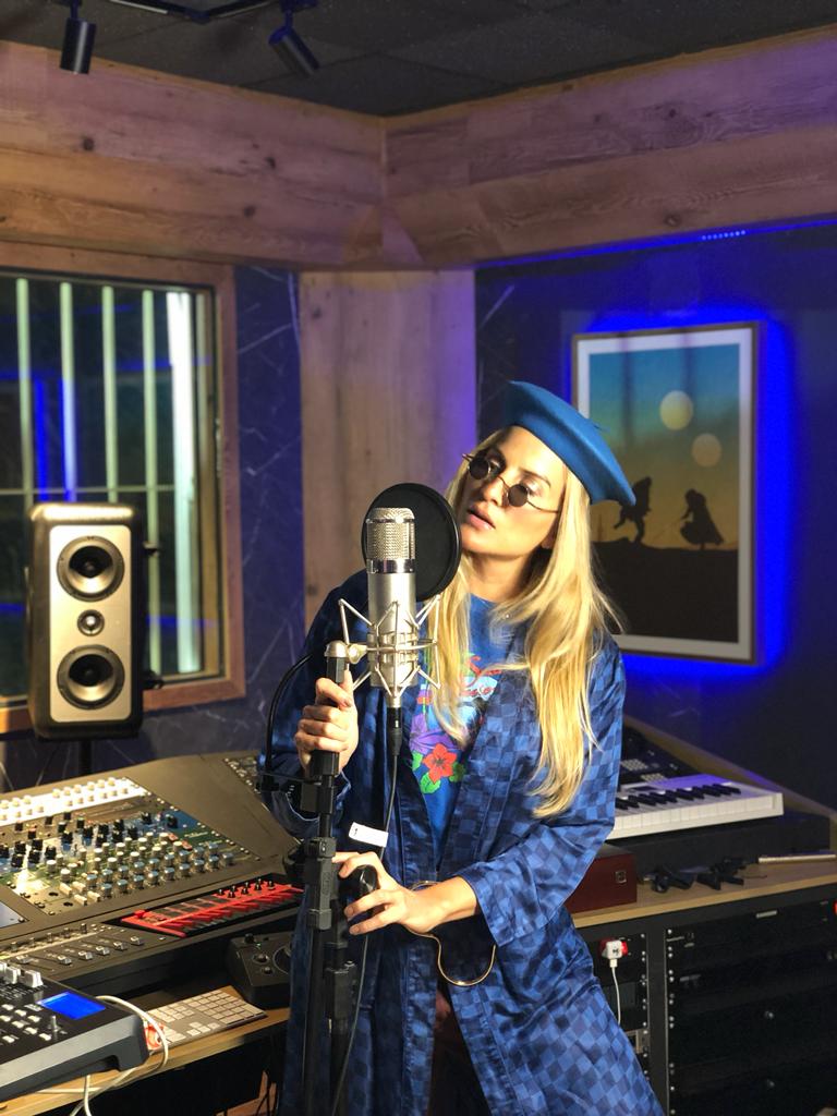 DJ e cantora Cady lança seu single "Irrational"; ouça - Site RG – Moda ...