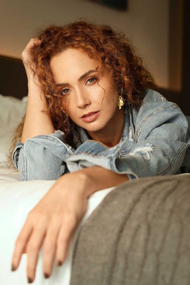 Natascha Stransky encara a fofoqueira Silvia em “Terra e Paixão” - Site ...